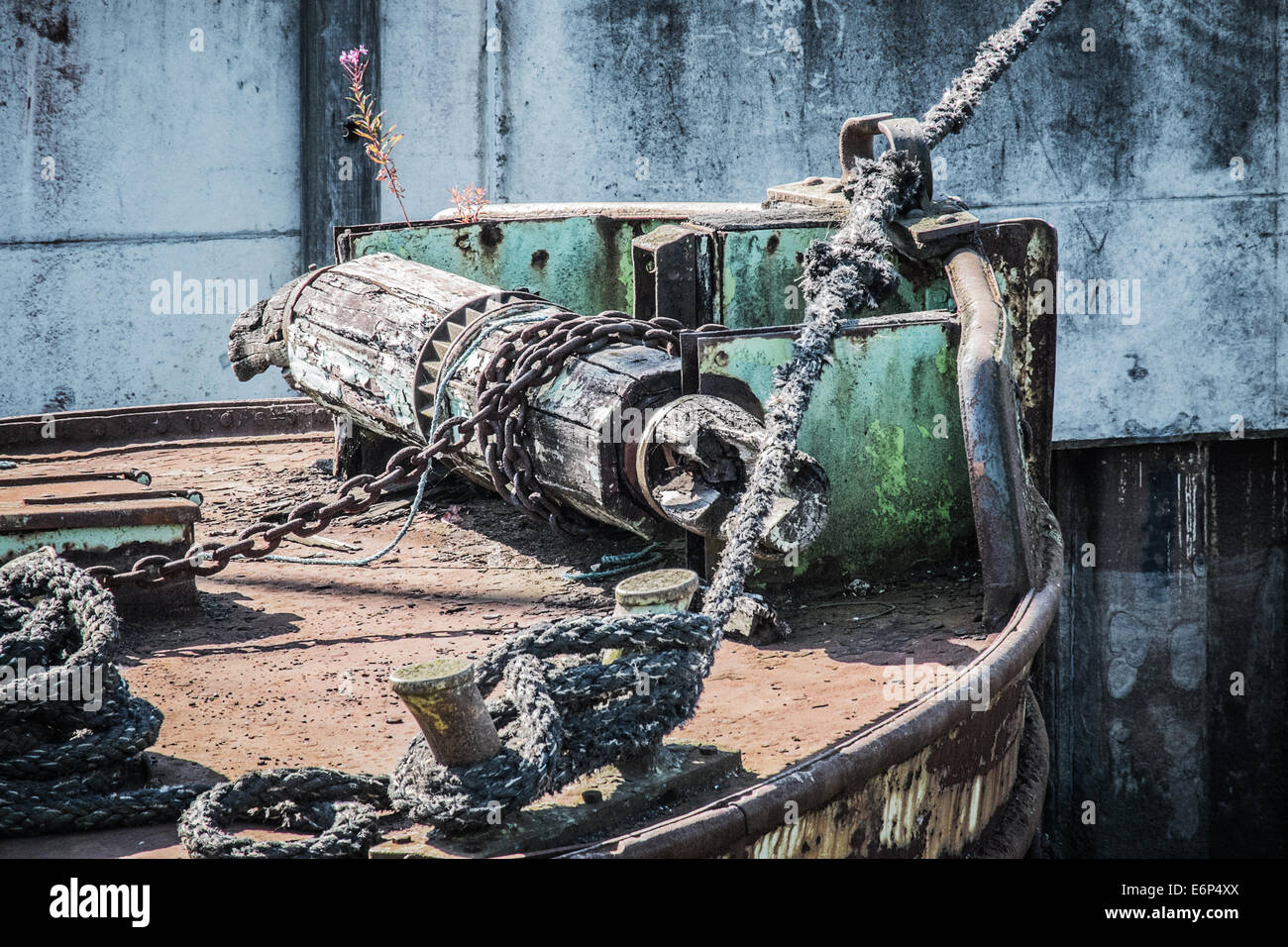 Rigging chain hi-res stock photography and images - Alamy