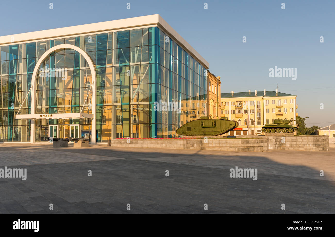 Square tank hi-res stock photography and images - Alamy
