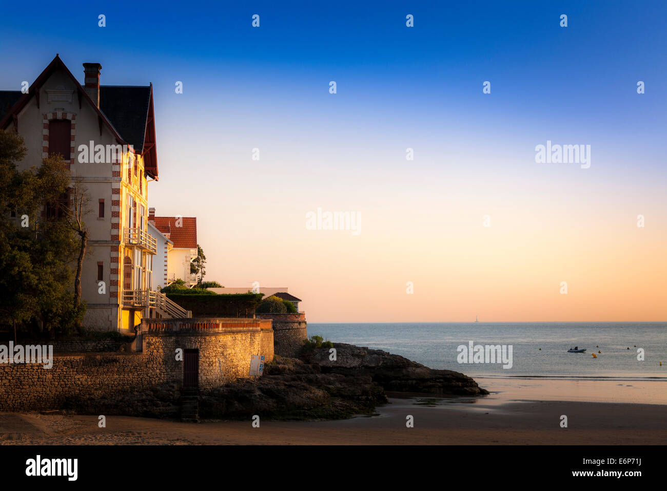 Royan beach hi-res stock photography and images - Alamy