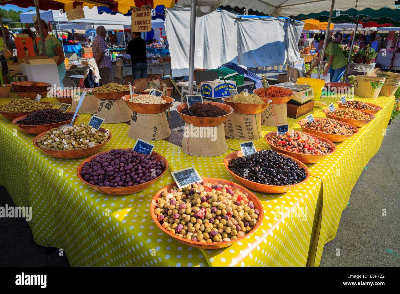 Olive display hi-res stock photography and images - Alamy