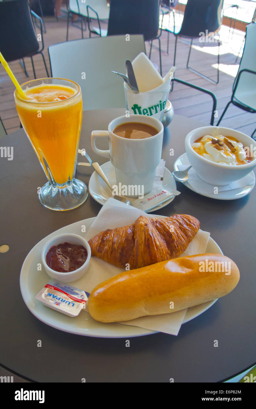 European breakfast cafe hi-res stock photography and images - Alamy