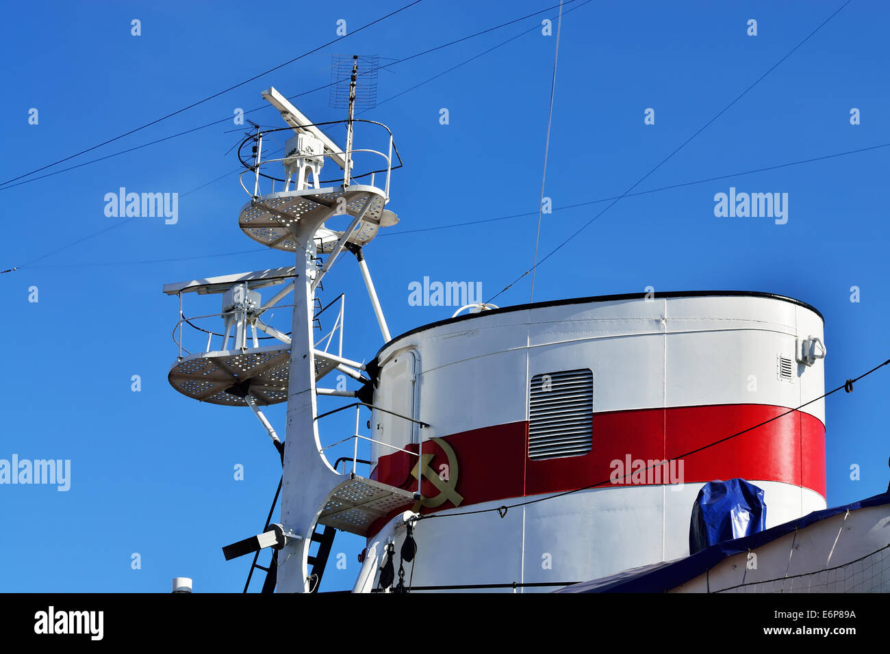 Communication mast ship hi-res stock photography and images - Alamy
