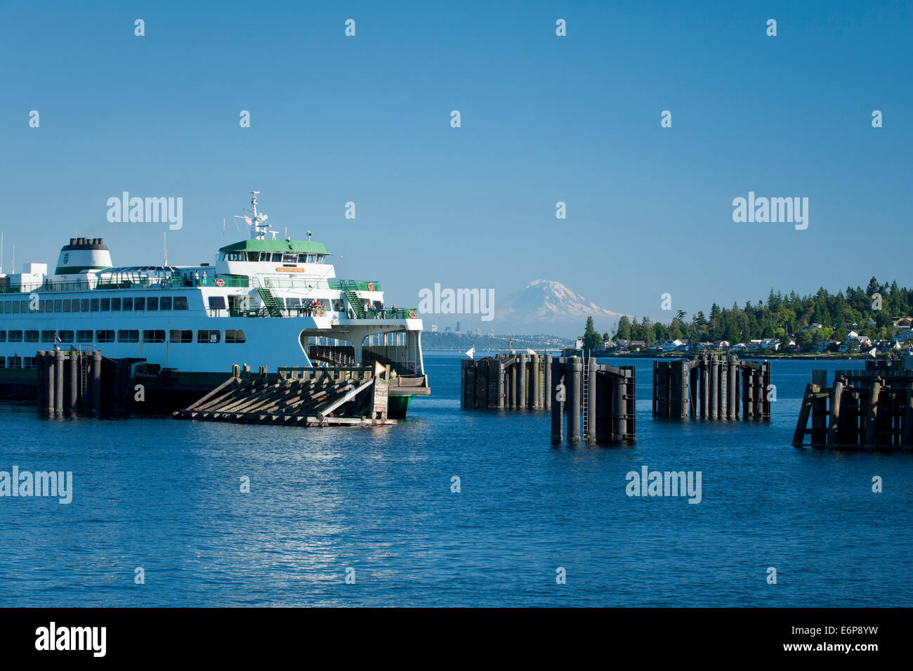 Ferryboat 'Spokane' arriving at the dock in Kingston with Mt. Rainier ...