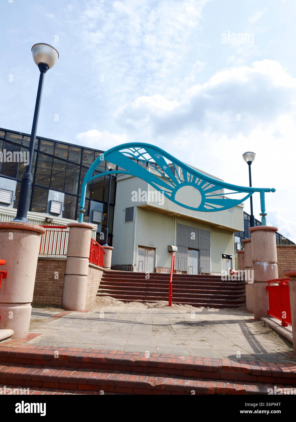 Rhyl sun centre leisure centre hi-res stock photography and images - Alamy