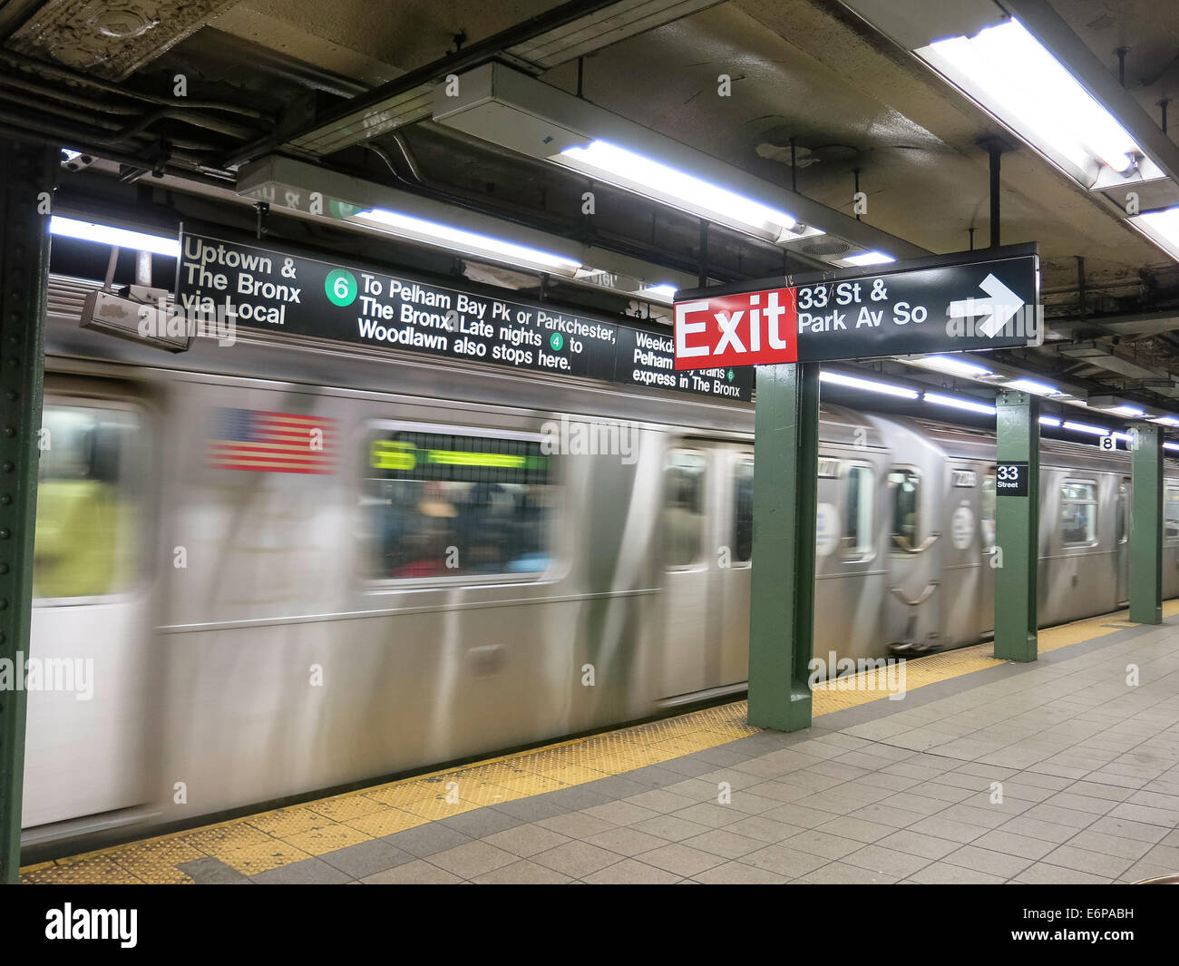 33rd Street Subway Station Platform and passenger train, NYC, USA Stock ...