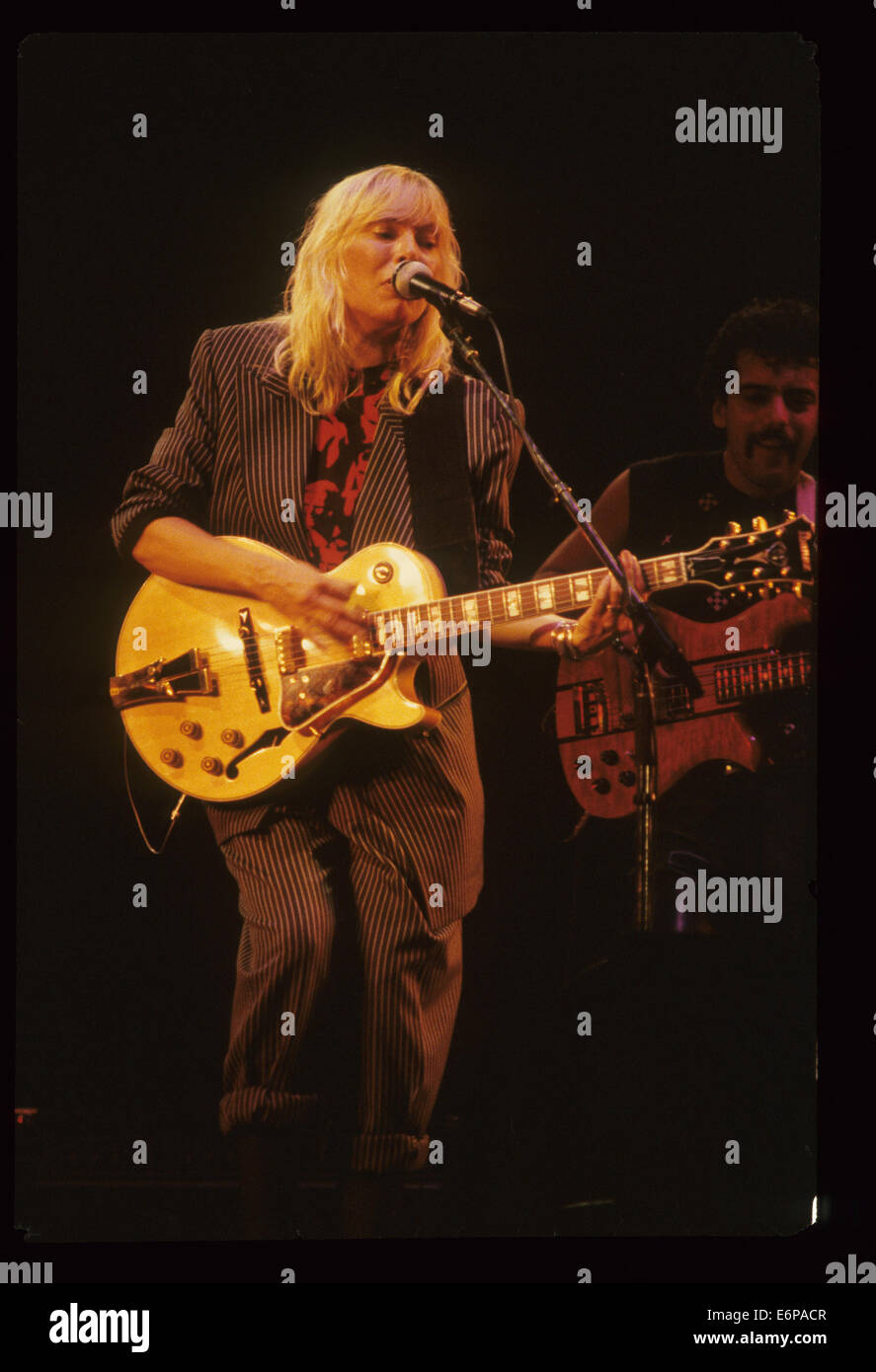 JONI MITCHELL Canadian singer in 1974 Stock Photo - Alamy