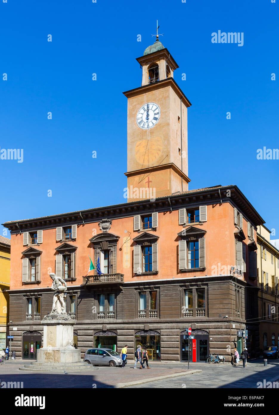 Palazzo del Monte in Piazza Prampolini, Reggio Emila (Reggio nell ... Palazzo del Monte in Piazza Prampolini, Reggio Emila (Reggio nell ...