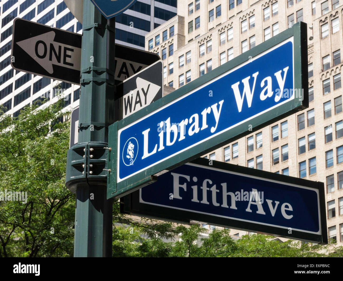 Library signage with arrow hi-res stock photography and images - Alamy