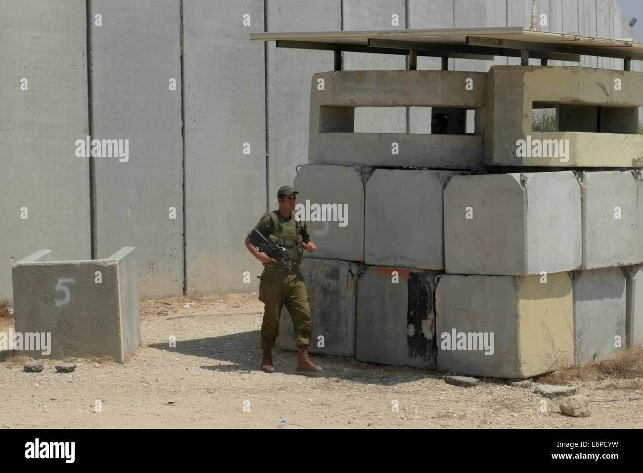 Soldier Stand High Resolution Stock Photography and Images - Alamy