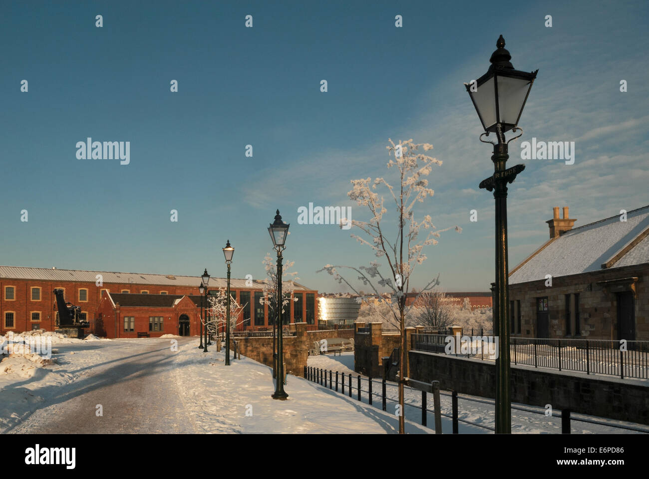Scottish street snow hi-res stock photography and images - Alamy