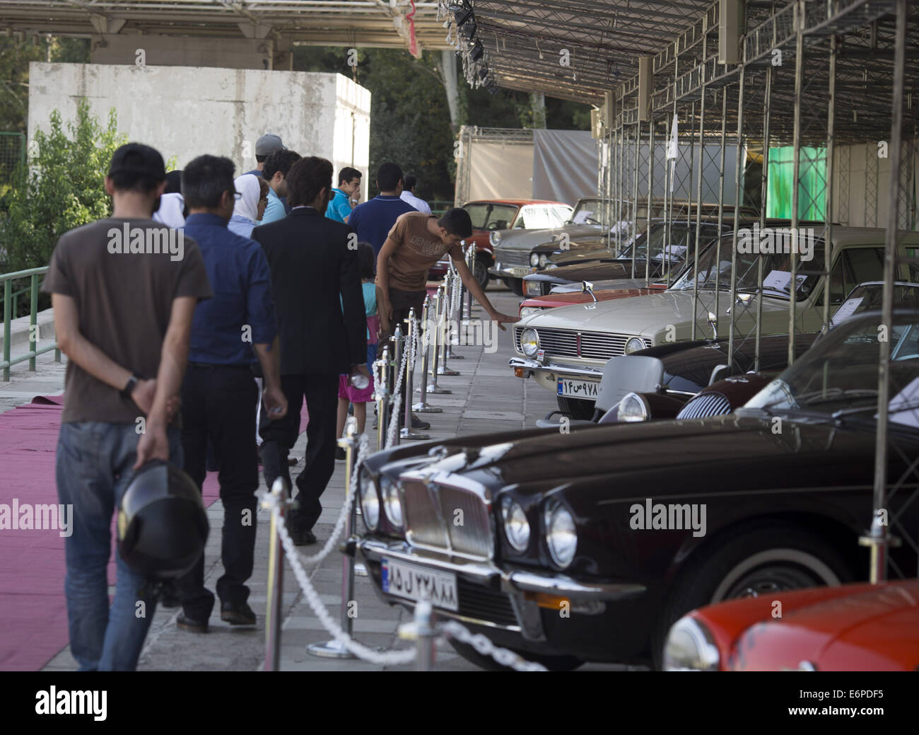 Paykan iranian car hi-res stock photography and images - Alamy