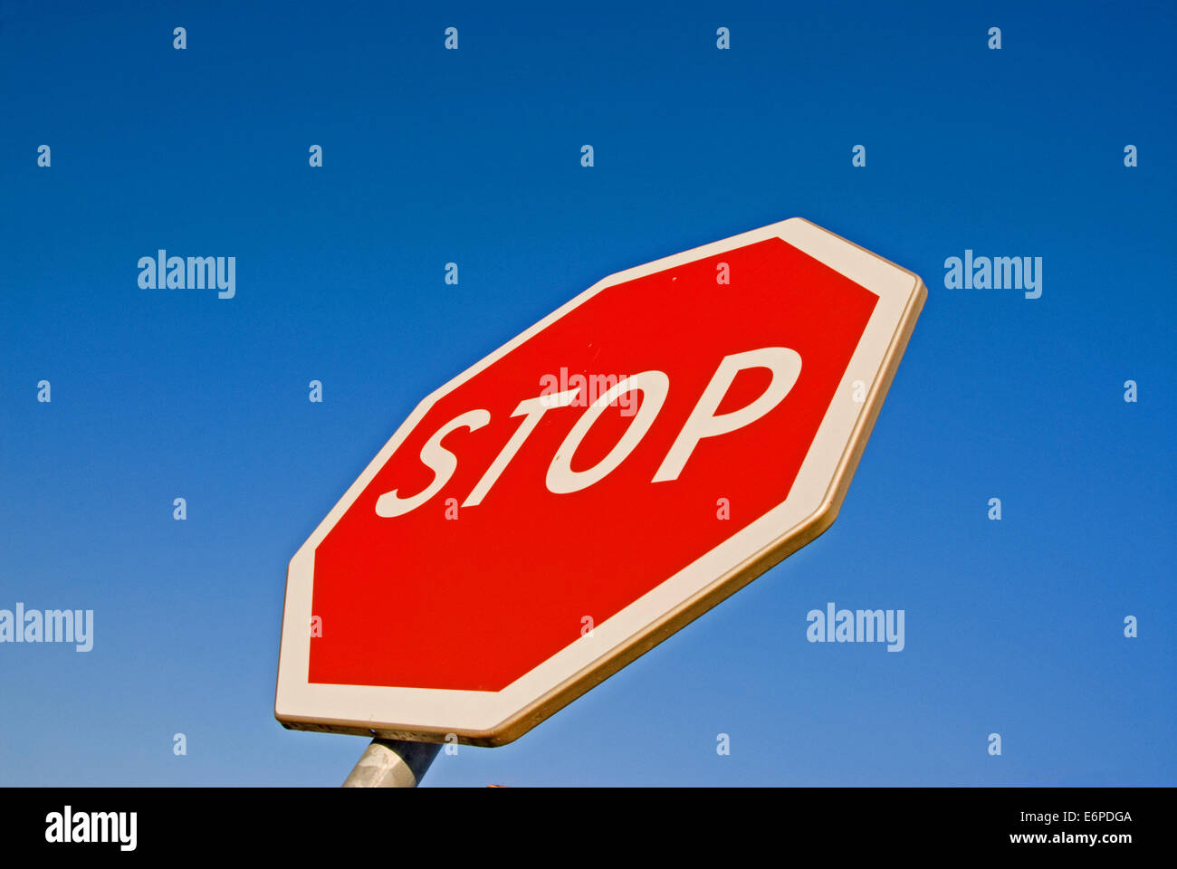 Red stop sign hi-res stock photography and images - Alamy