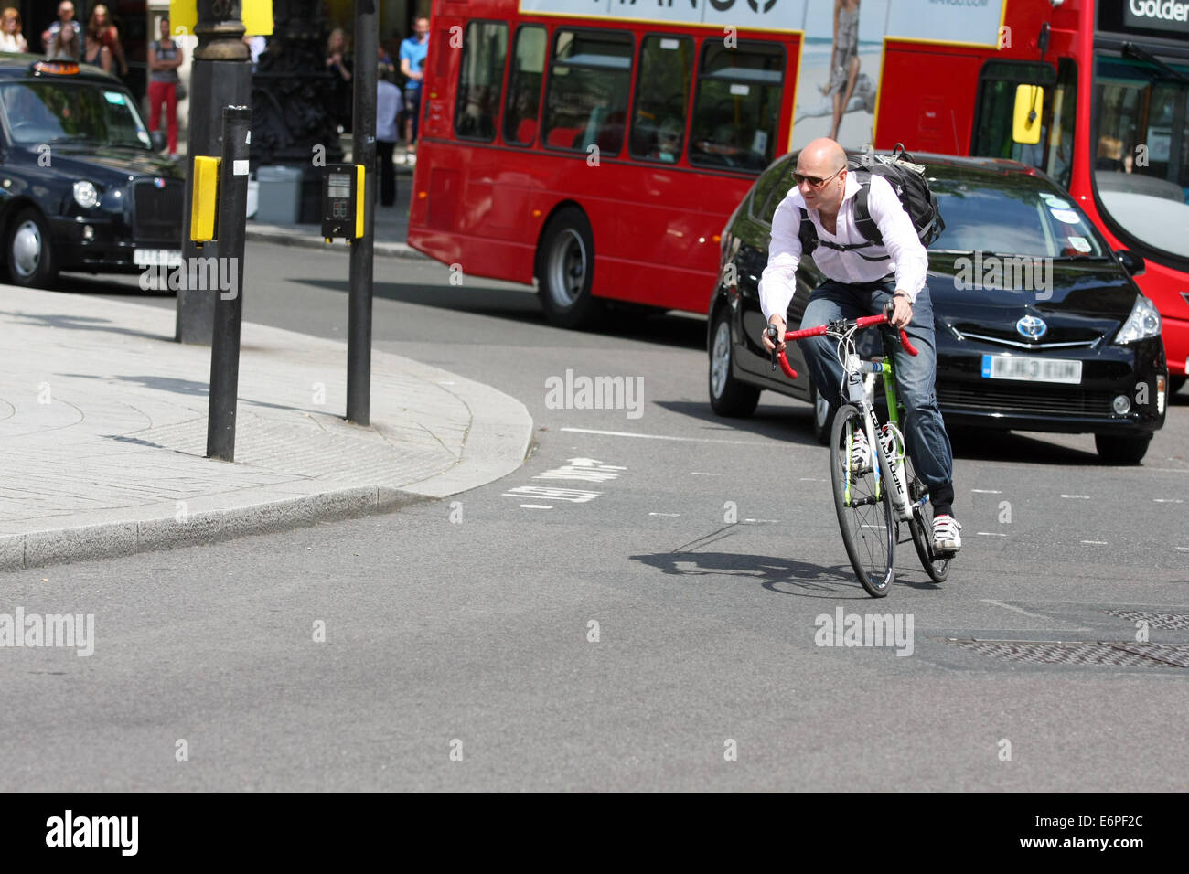 Traffic traveling around a roundabout in London Stock Photo - Alamy