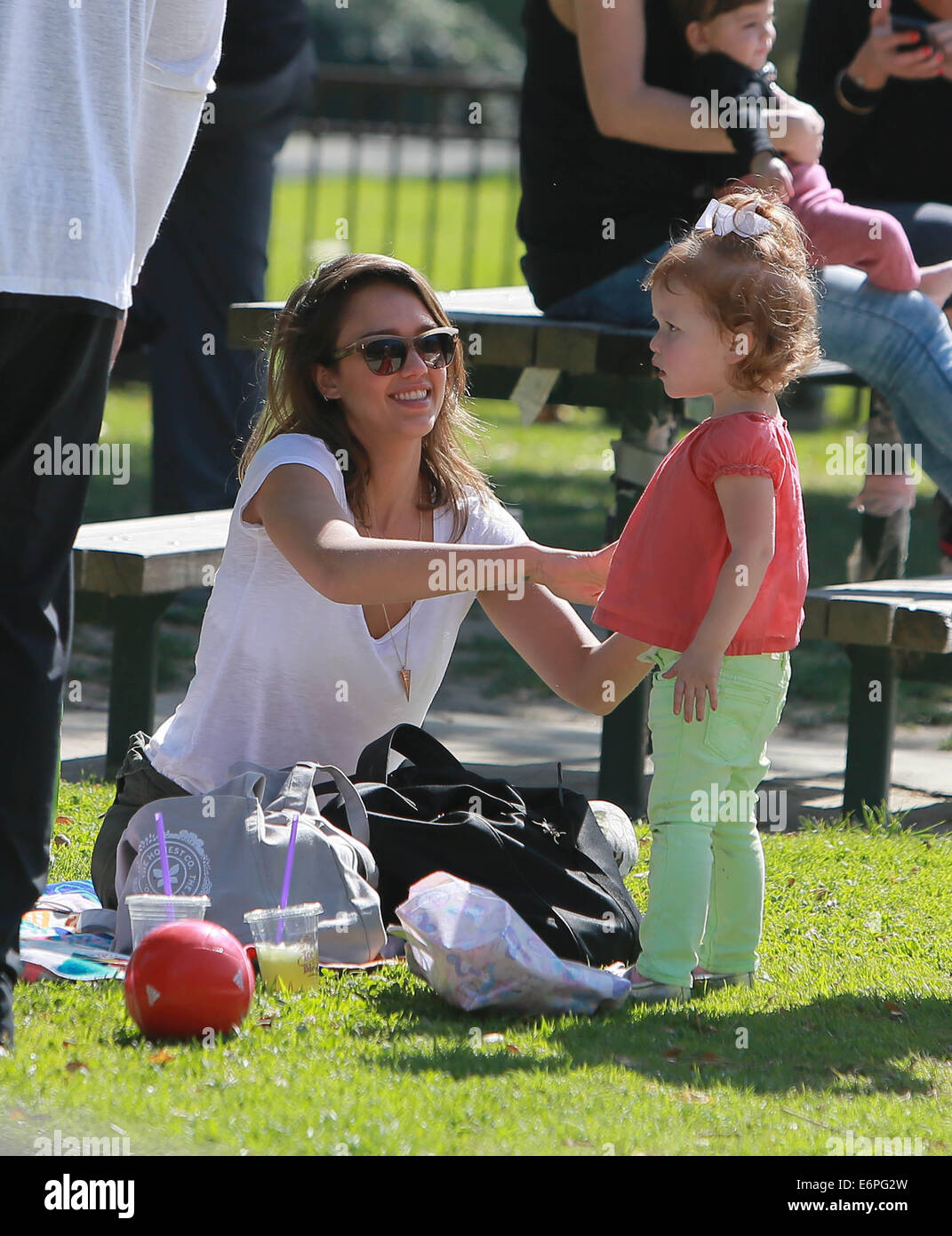 Jessica Alba and husband Cash Warren take their daughters, Honor and ...