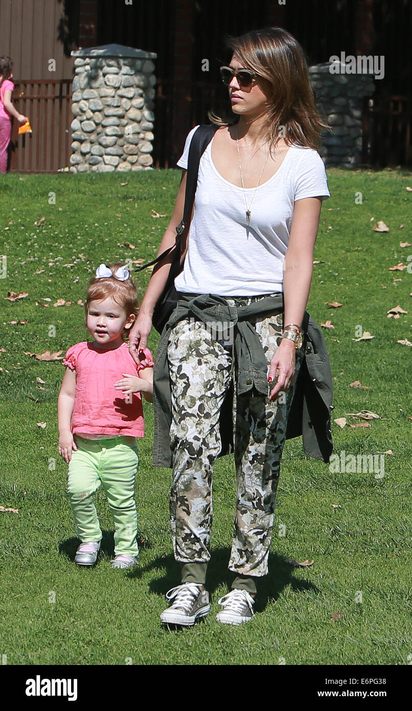 Jessica Alba and husband Cash Warren take their daughters, Honor and ...