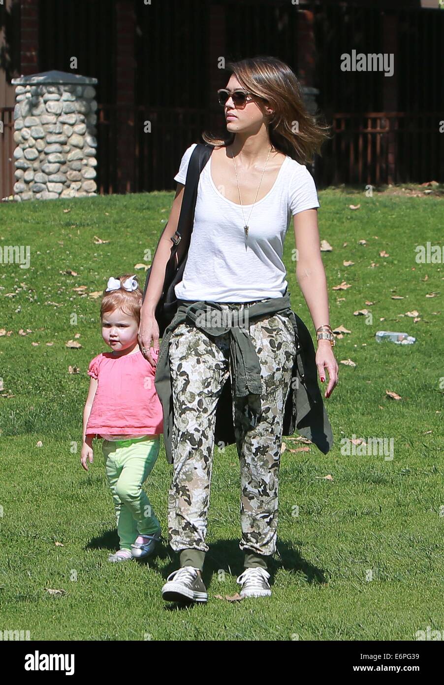 Jessica Alba and husband Cash Warren take their daughters, Honor and ...