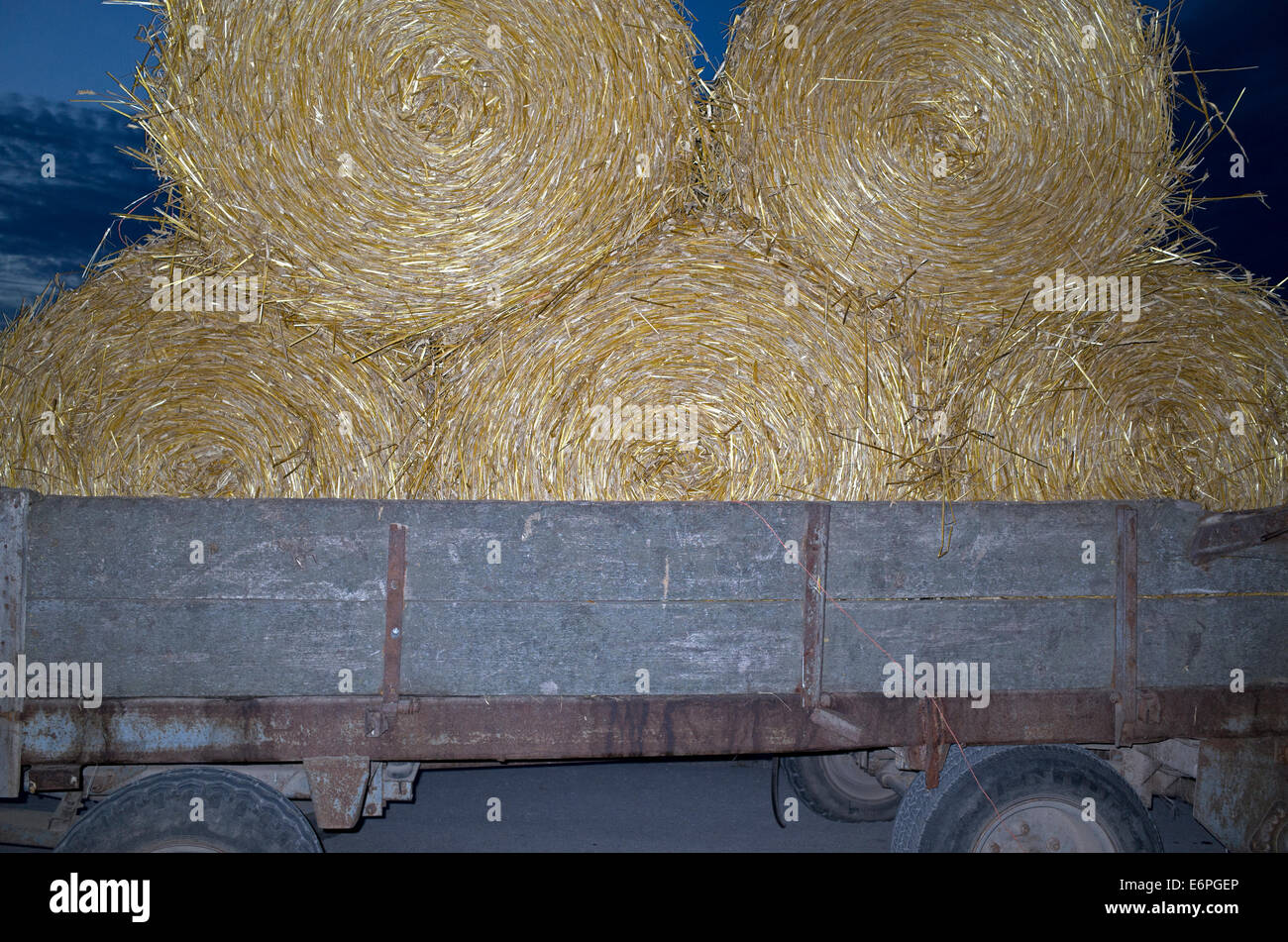 Hay bundles hi-res stock photography and images - Alamy