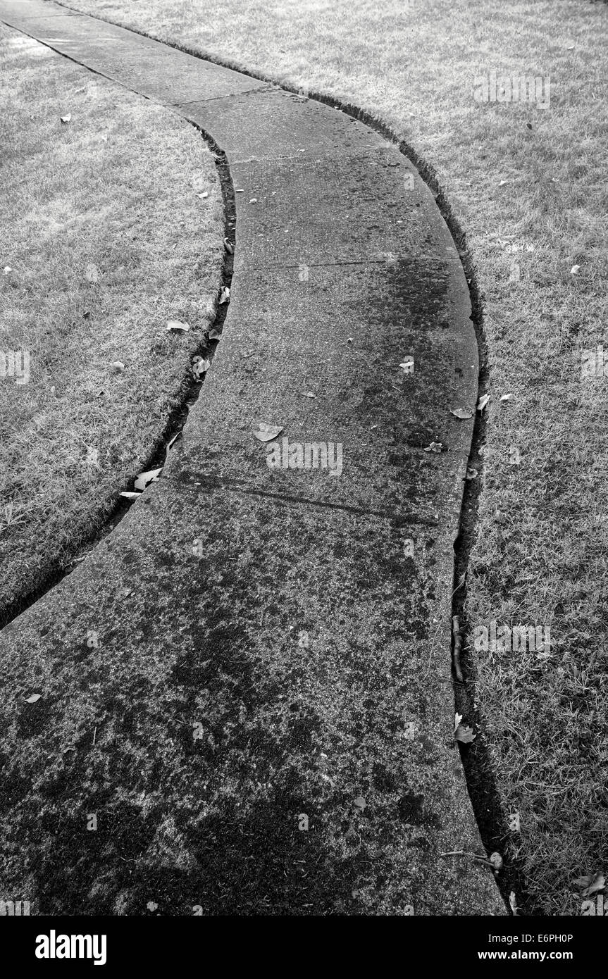 Winding garden path hi-res stock photography and images - Alamy