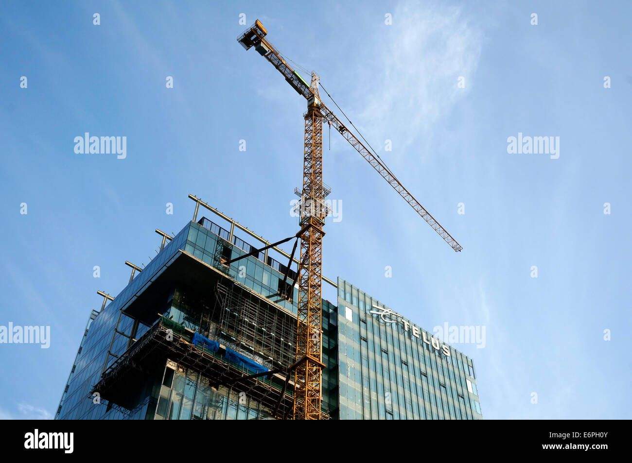 Tower crane construction buildings hi-res stock photography and images ...