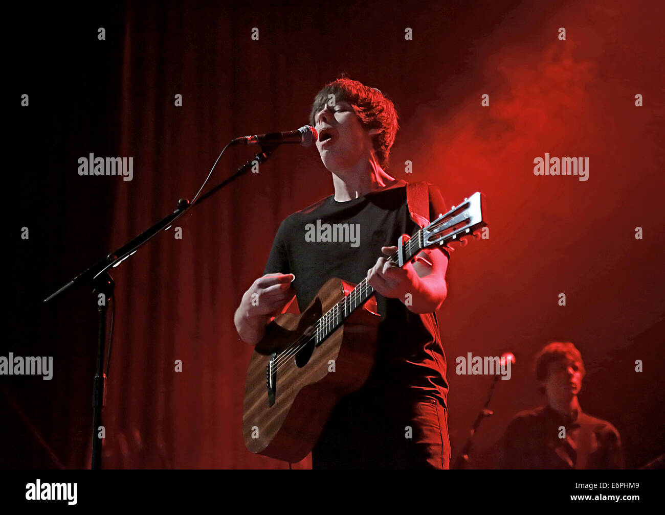 Jake bugg performing hi-res stock photography and images - Alamy
