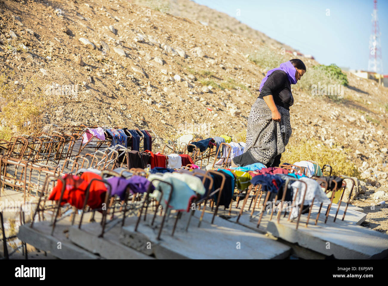 Sinjar mountains refugee hi-res stock photography and images - Alamy