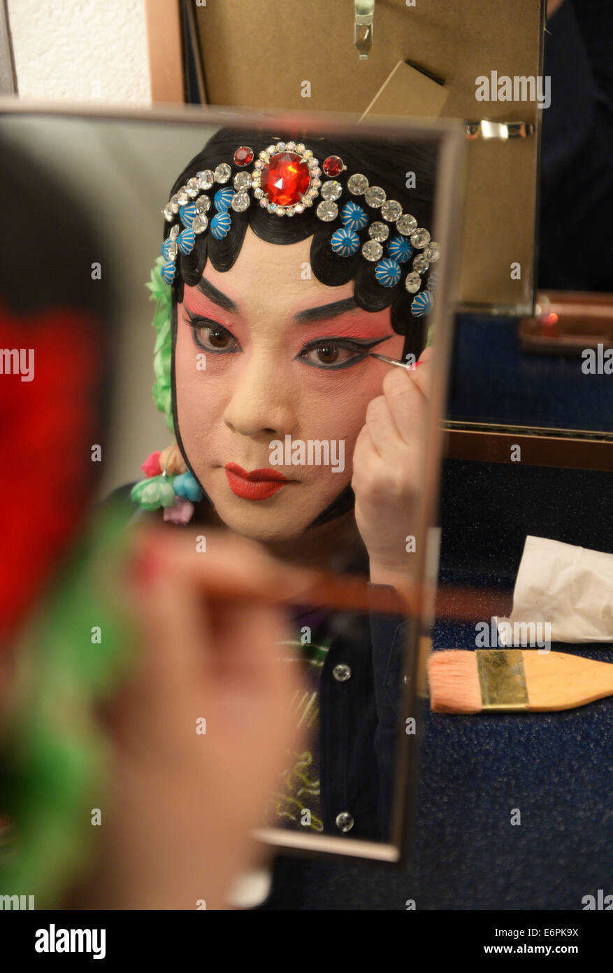 Washington, DC, USA. 28th Aug, 2014. Peking Opera actor Hu Wenge ...