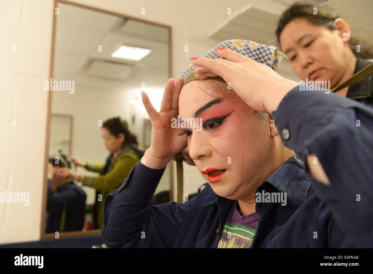 Washington, DC, USA. 28th Aug, 2014. Peking Opera actor Hu Wenge ...