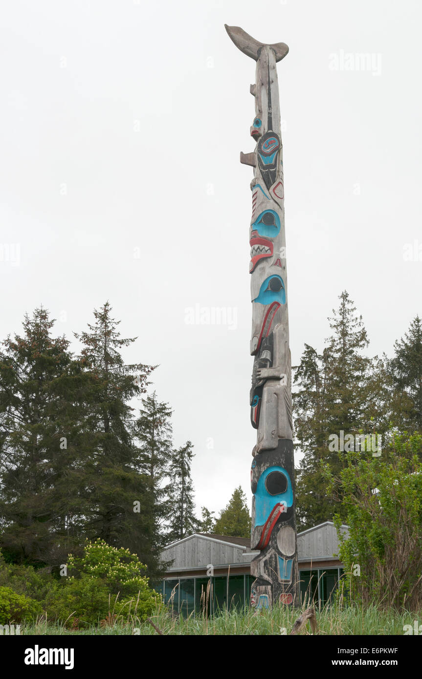 Haida heritage center totem pole hi-res stock photography and images ...