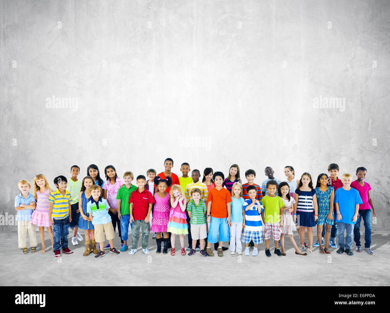 Indian school friends group standing hi-res stock photography and ...