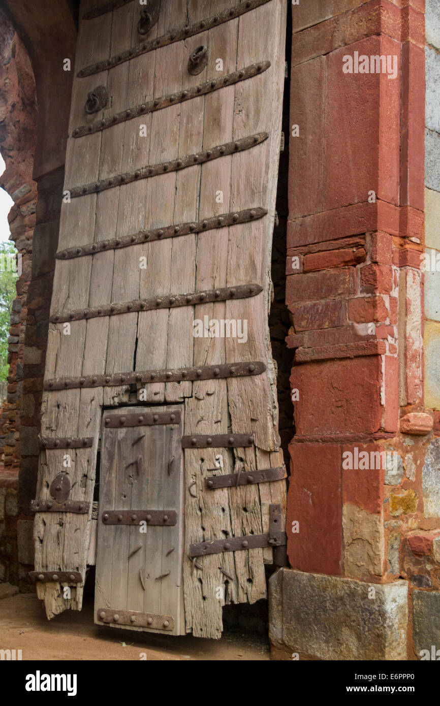 Old carved wooden door at Arab-Ki-Sarai Gateway in the Humayun's Tomb ...