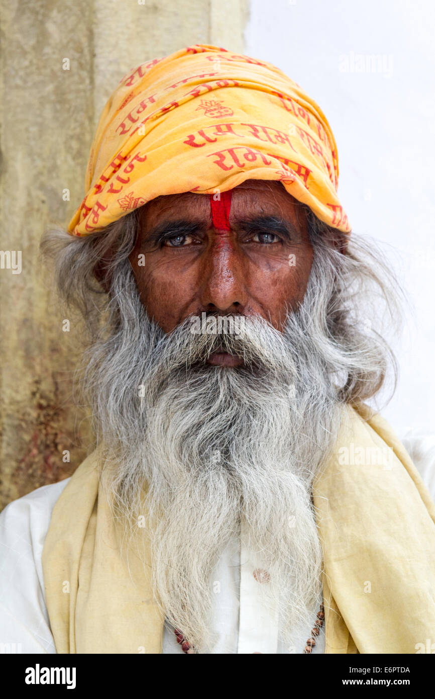 Sadhu baba holy man traditional hi-res stock photography and images - Alamy