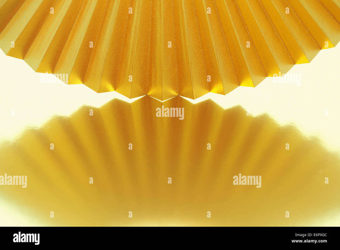 Gold folding fan fan hi-res stock photography and images - Alamy