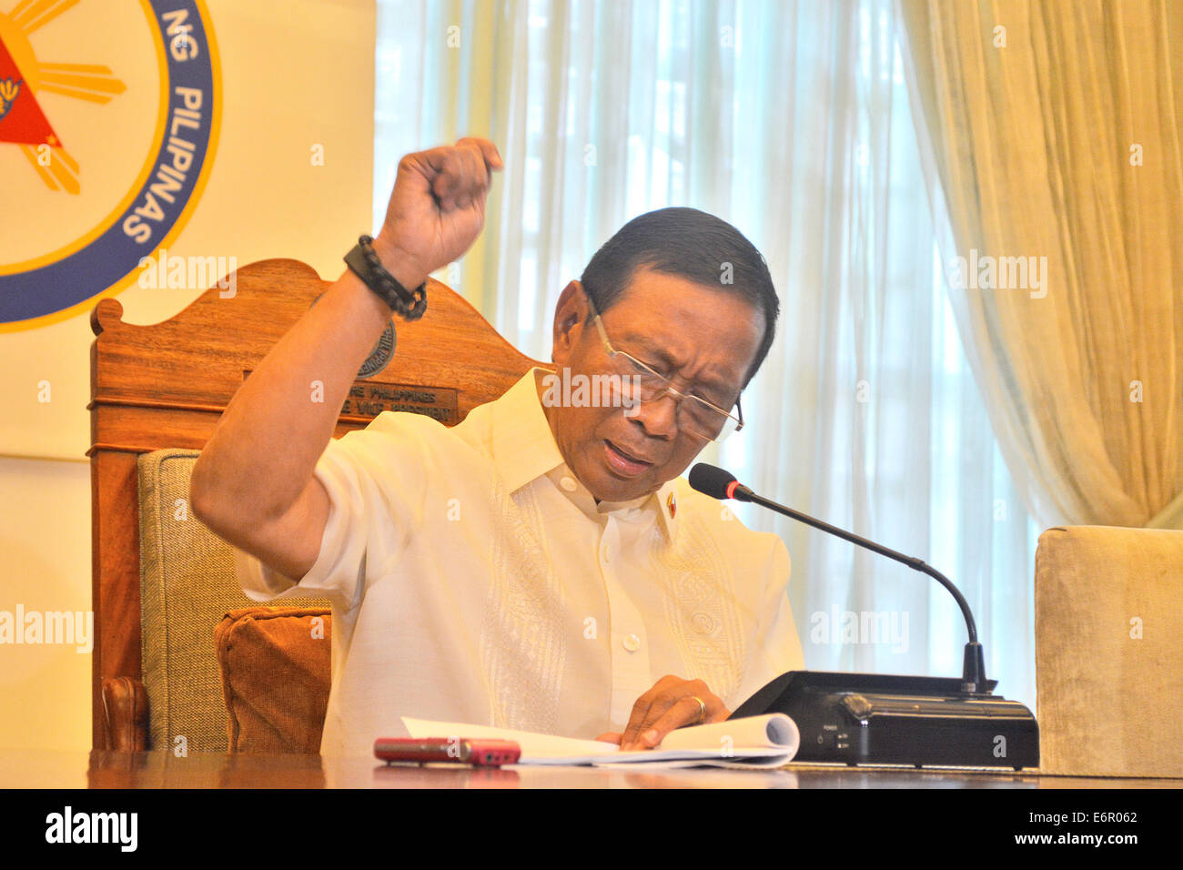 Jejomar Binay the Philippines Vice-President, talks during the press ...