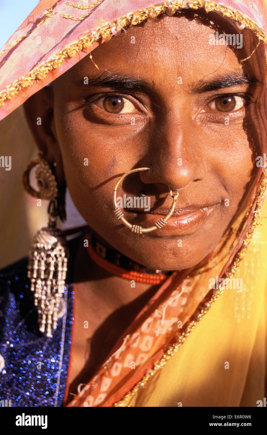 Indian low caste girl hi-res stock photography and images - Alamy