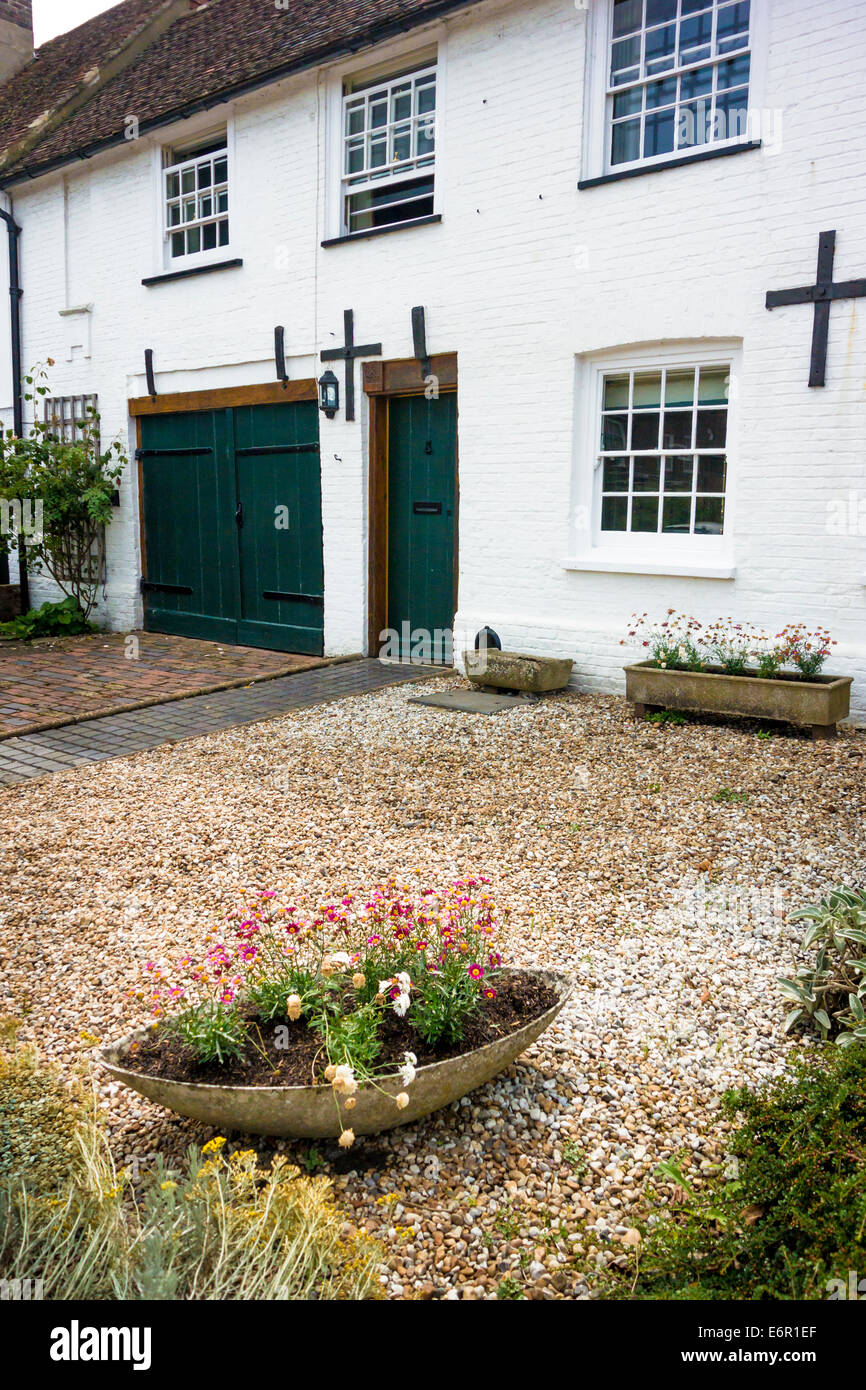 English cottage garden steps hi-res stock photography and images - Alamy
