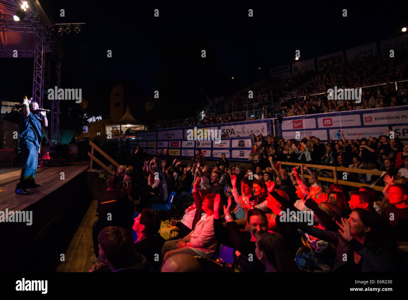 Jamaican crowd hi-res stock photography and images - Alamy