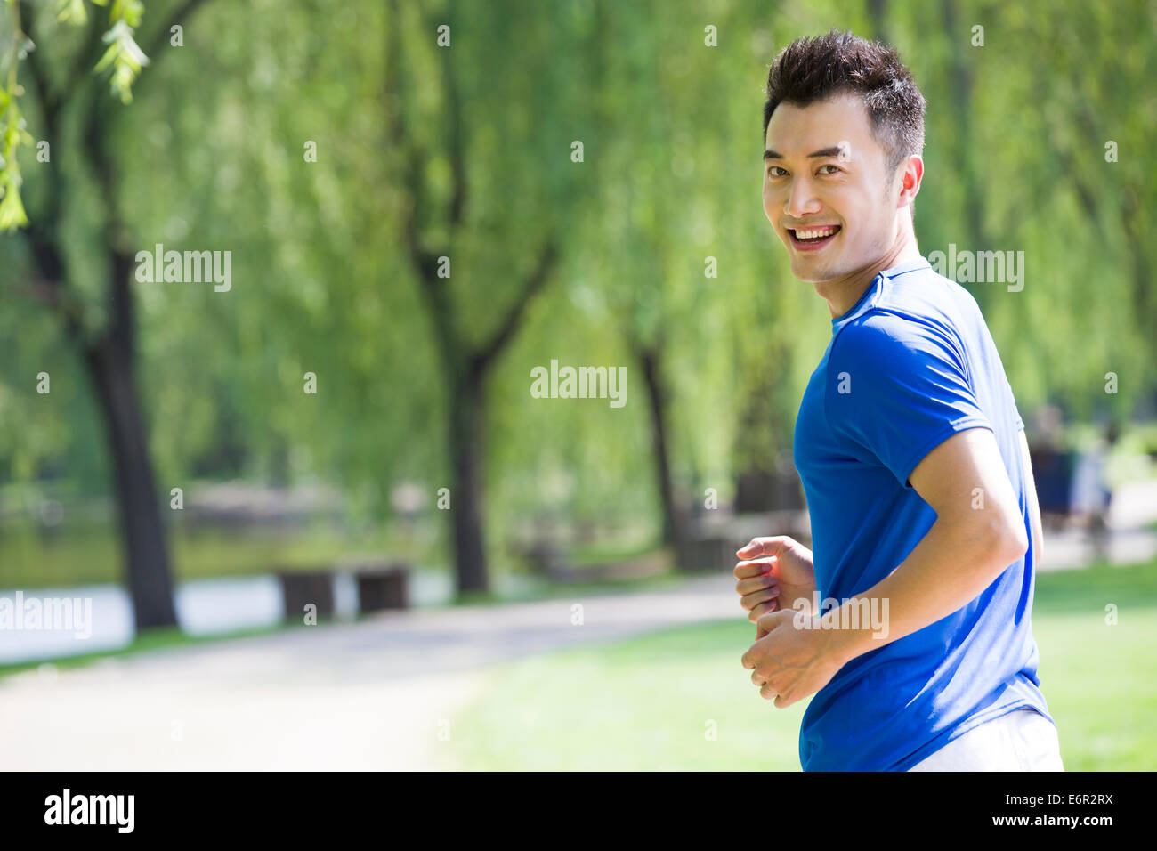 Man running looking over shoulder hi-res stock photography and images ...
