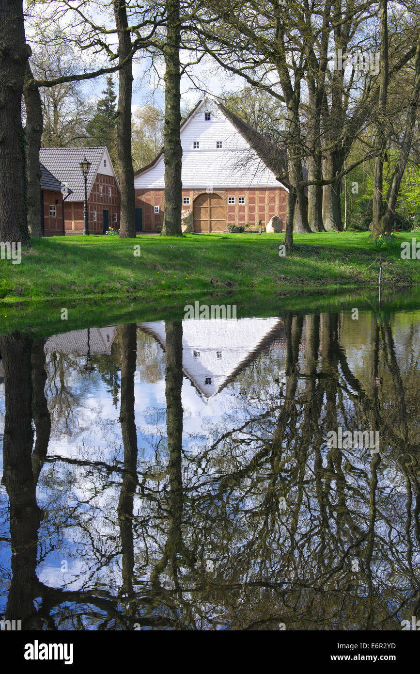 Half timbered barns hi-res stock photography and images - Alamy