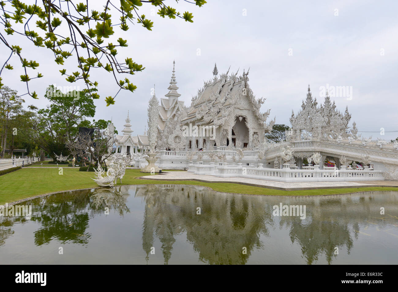 White temple in chiang rai hi-res stock photography and images - Alamy