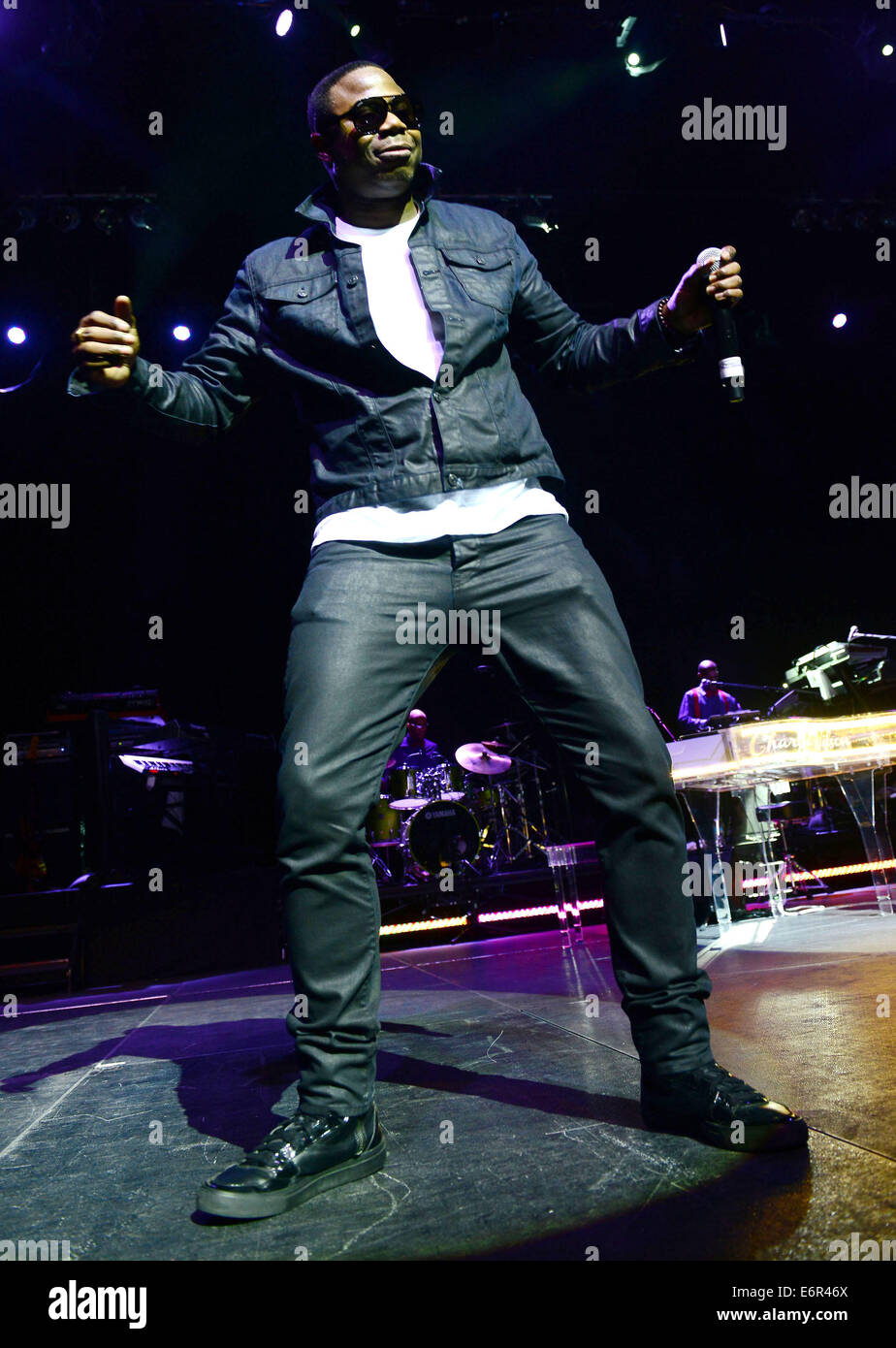 Charlie Wilson performs live at the James L. Knight Center Featuring ...
