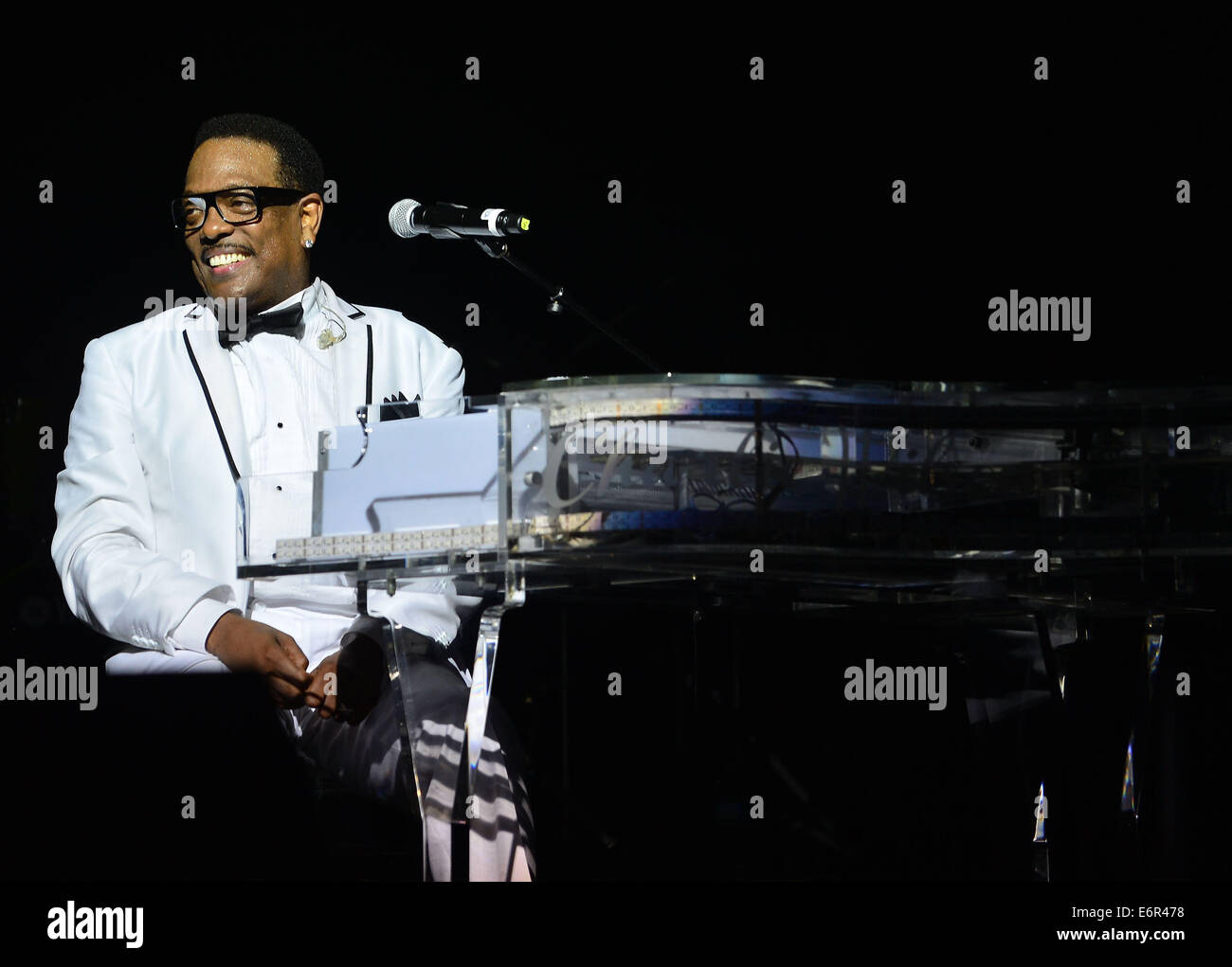 Charlie Wilson performs live at the James L. Knight Center Featuring ...