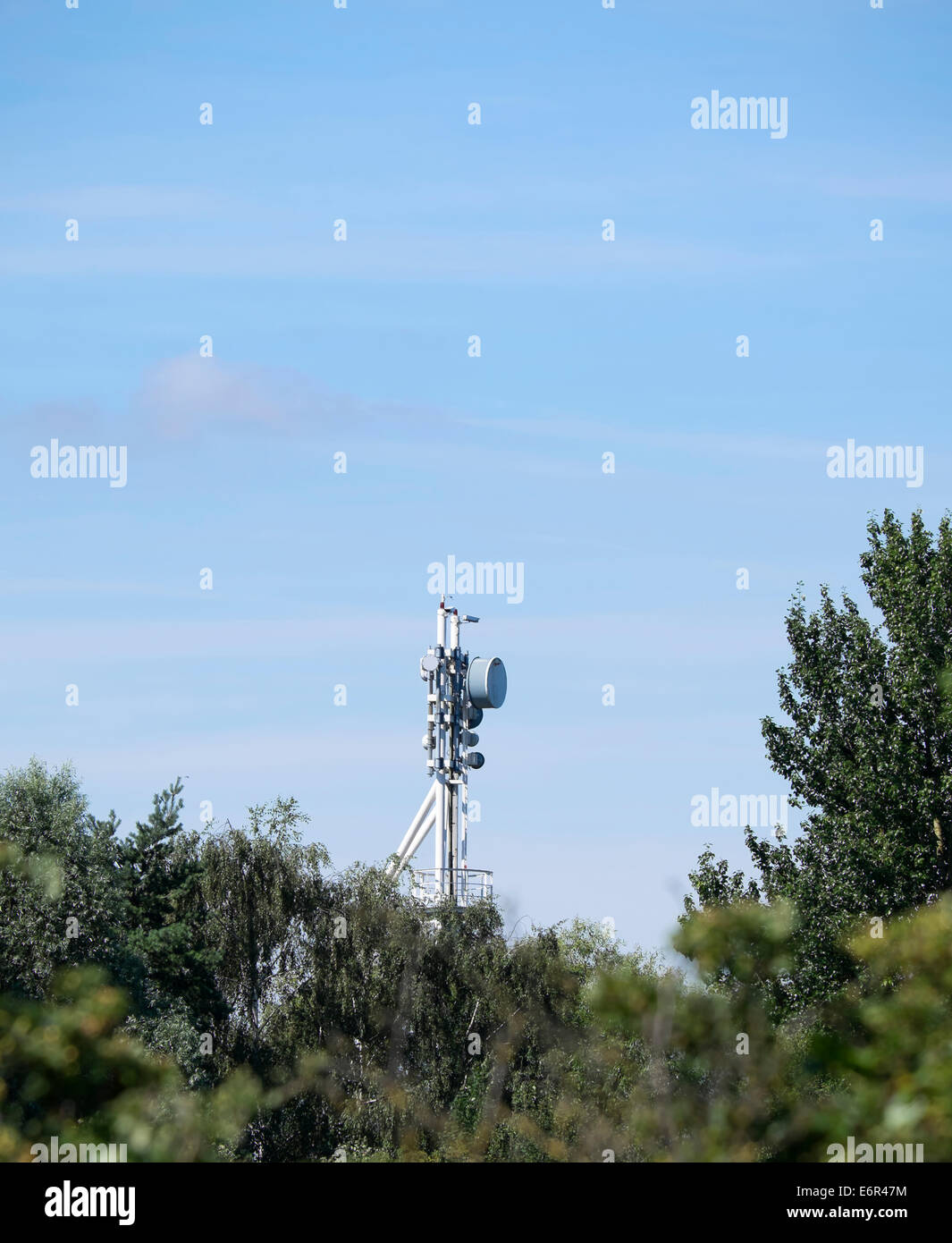 Communications mast hi-res stock photography and images - Alamy