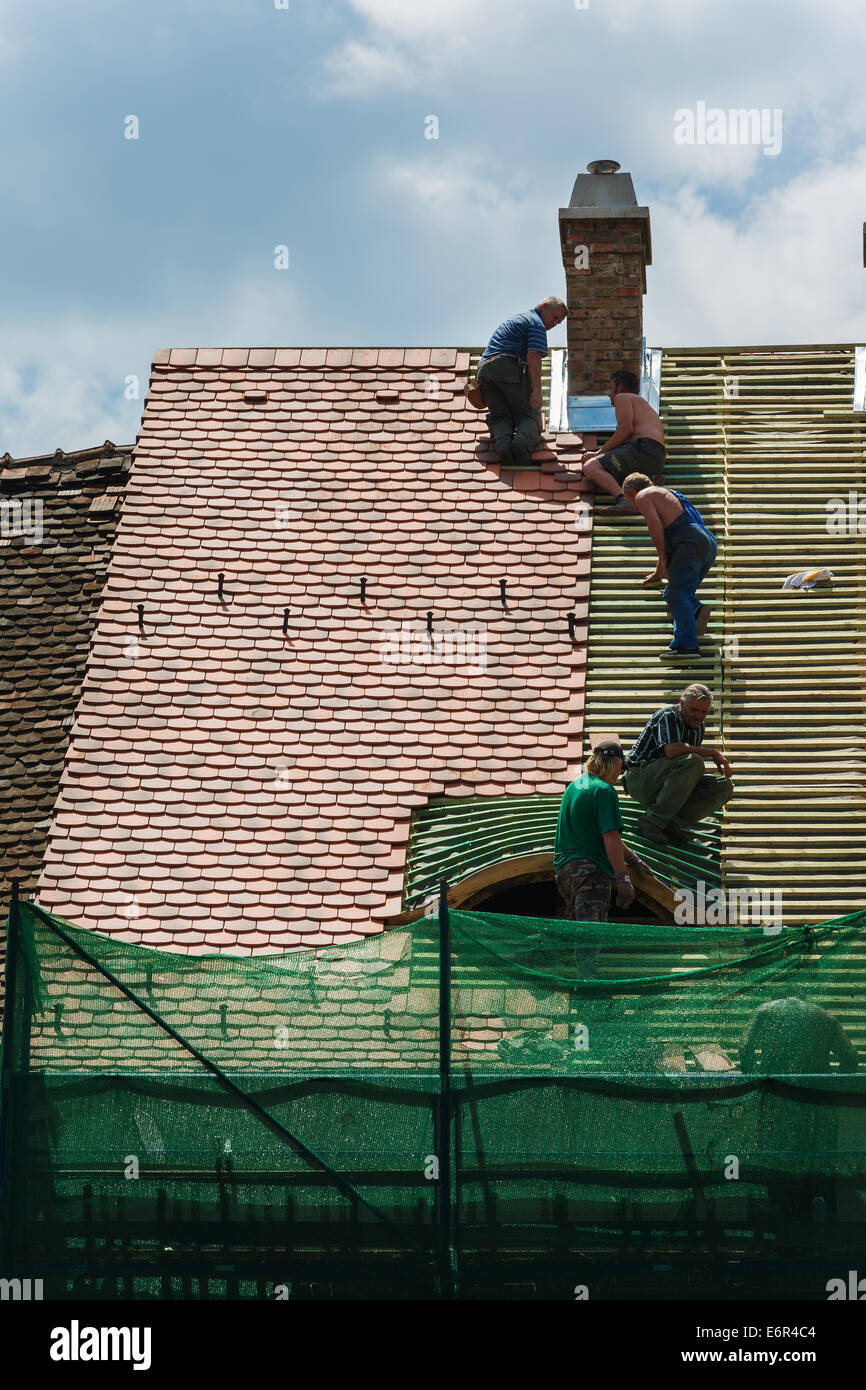 Roofing team hi-res stock photography and images - Alamy