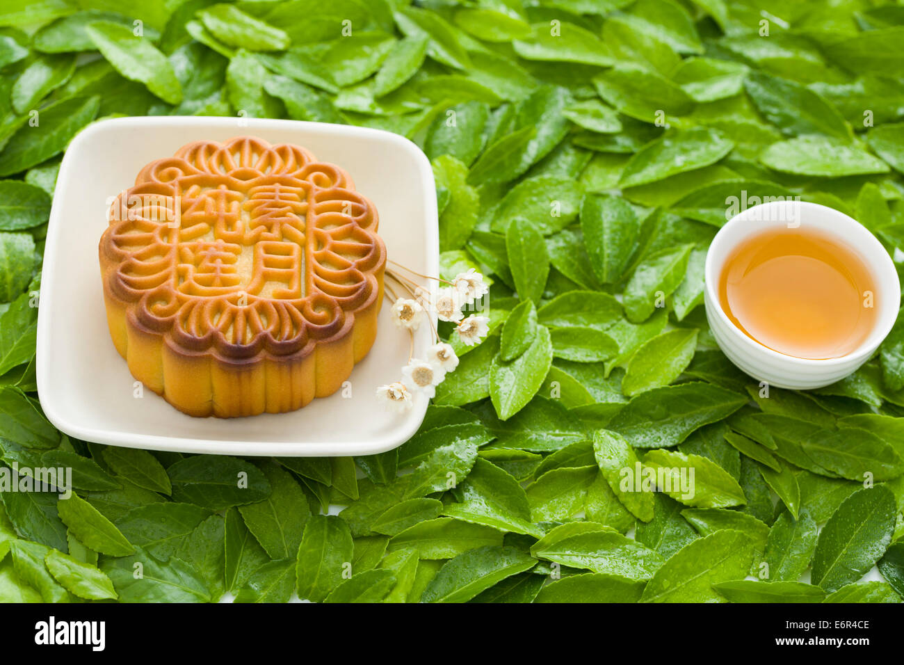 Mooncake and tea Stock Photo - Alamy