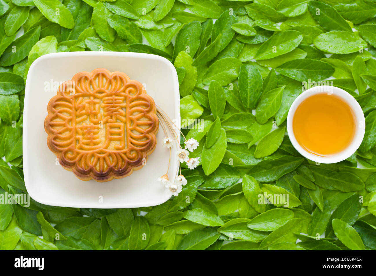 Mooncake and tea Stock Photo - Alamy