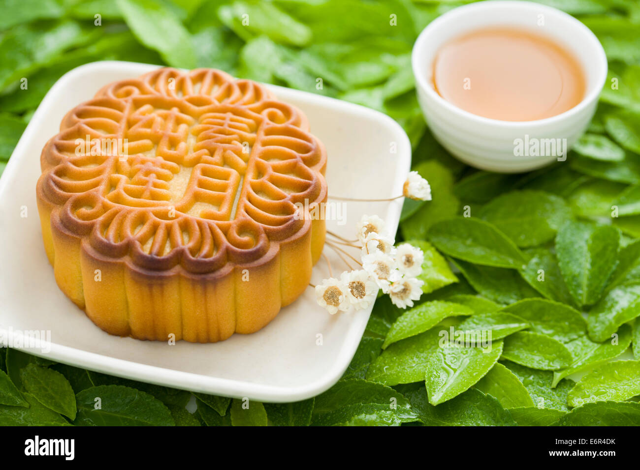 Mooncake and tea Stock Photo - Alamy