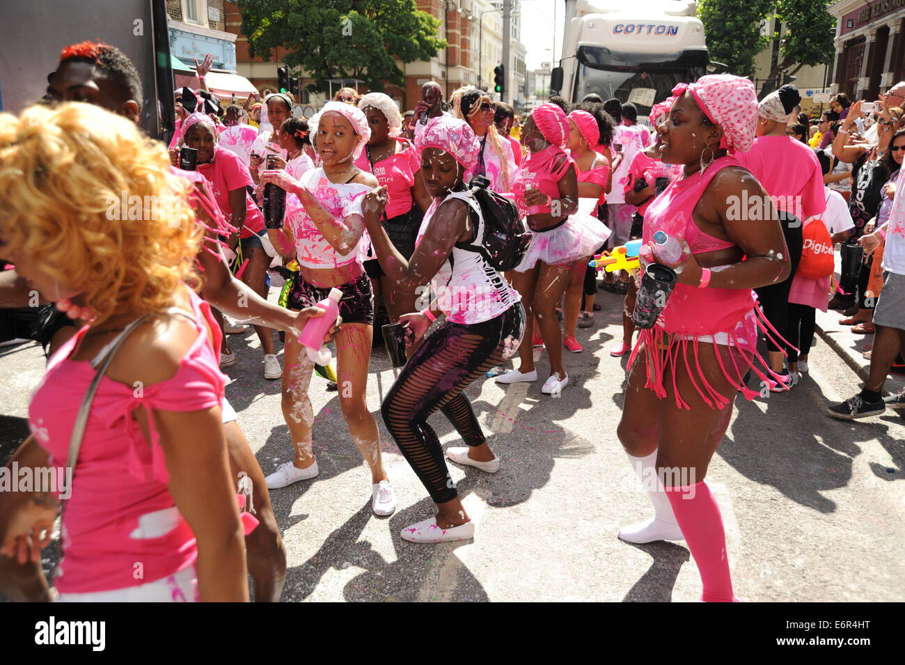 Young Black Ladies Dancing at Notting Hill Carnival Stock Photo - Alamy