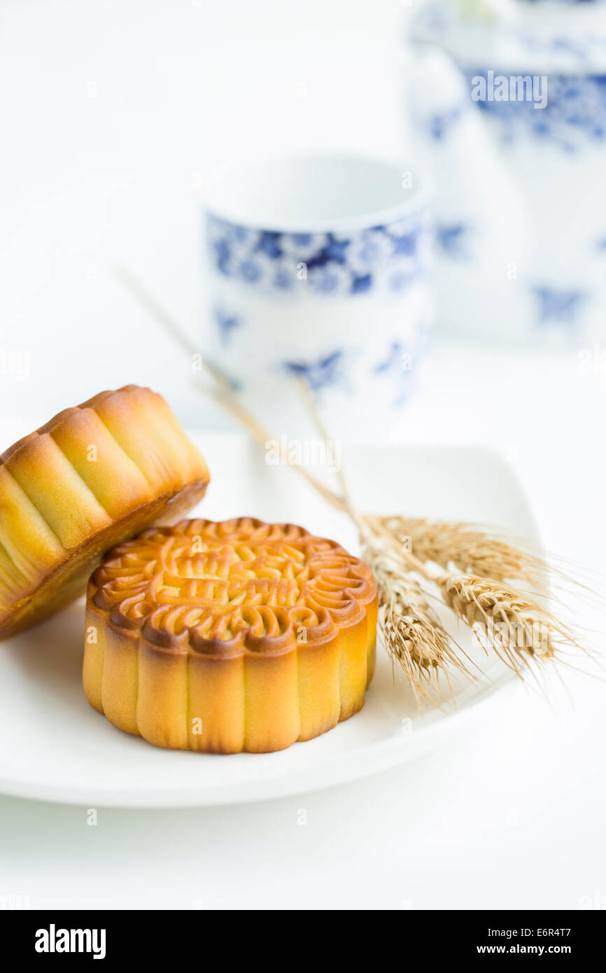 Color mooncakes hi-res stock photography and images - Alamy