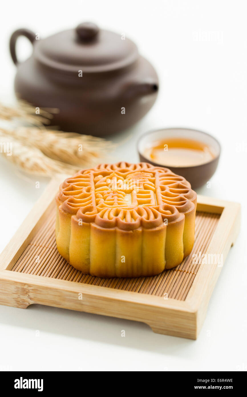 Mooncake and tea Stock Photo - Alamy