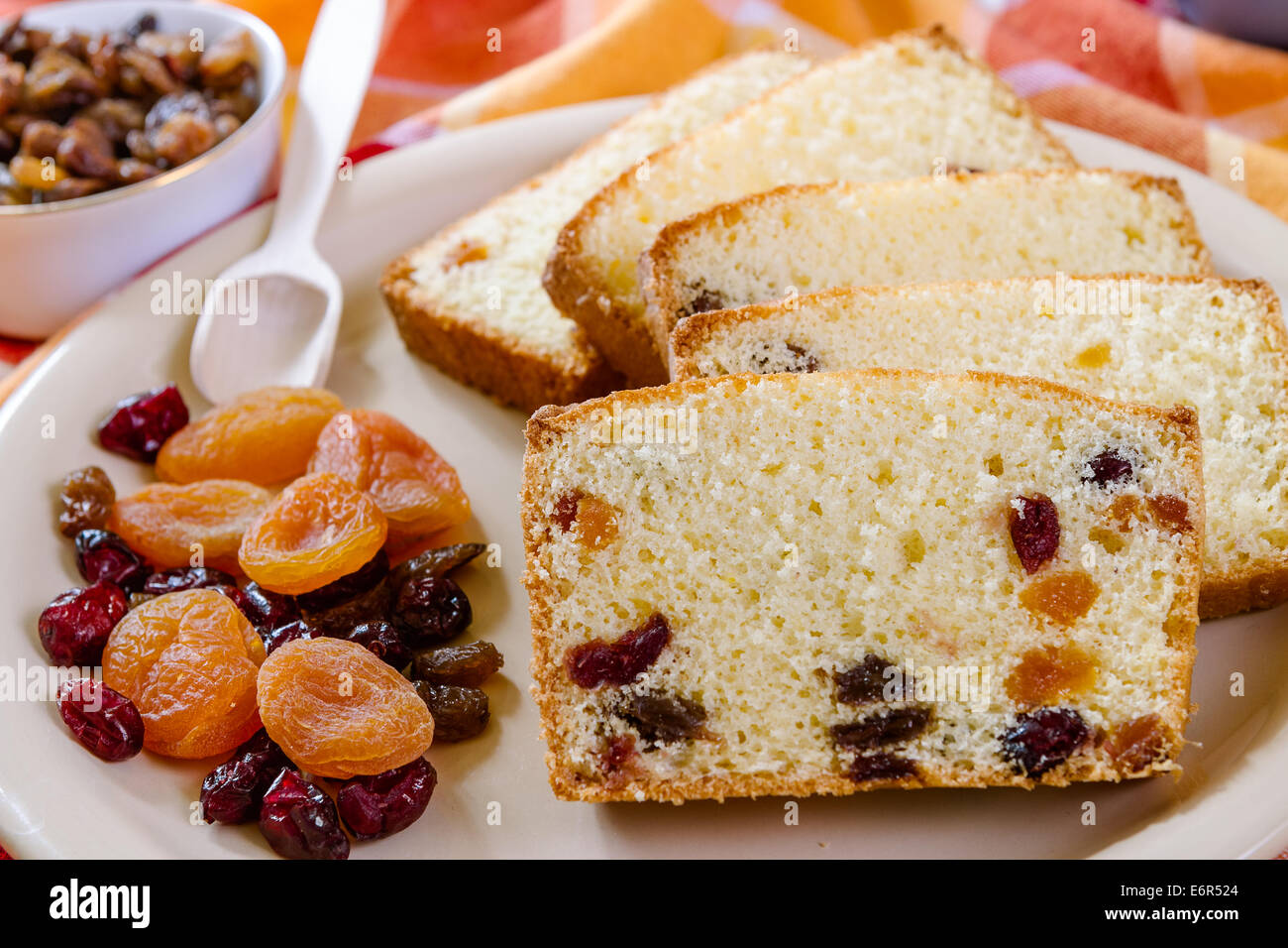 Dried fruit christmas cake hi-res stock photography and images - Alamy